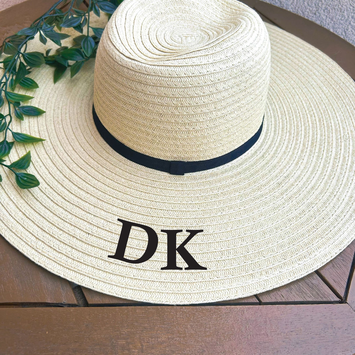 Beach hat with initials – Kralj Dizajn
